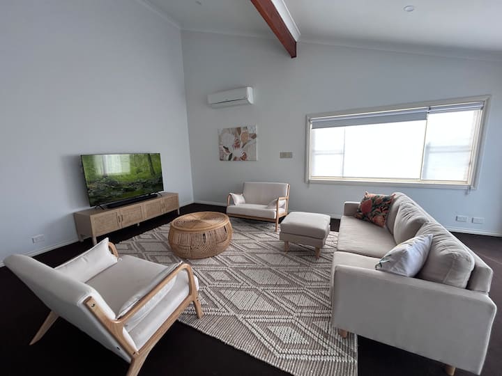Banksia House | 4br Spacious Retreat In Singleton - Singleton