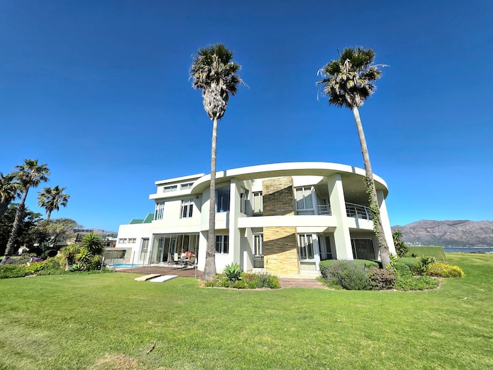 Beachfront Golf Estate Escape In Strand - Somerset West