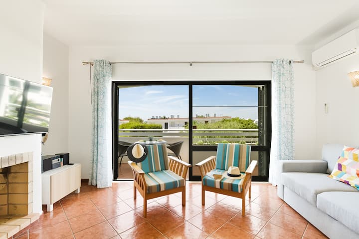 À Senhora Da Rocha Avec Balcon, Piscine, Plage - Lagoa