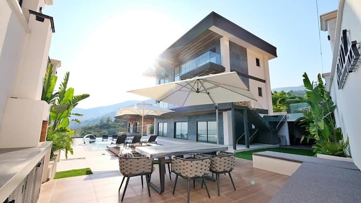 Luxury Villa With A Private Pool - Alanya