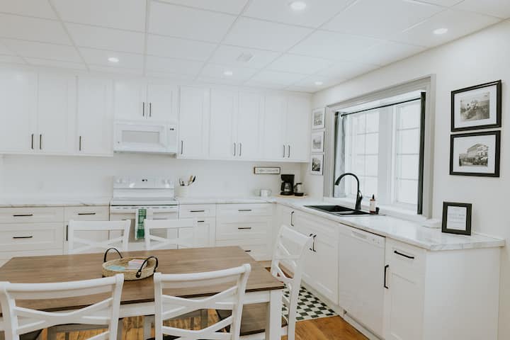 Bunk House 4 Bdrm In Legendary Train Station - New Liskeard