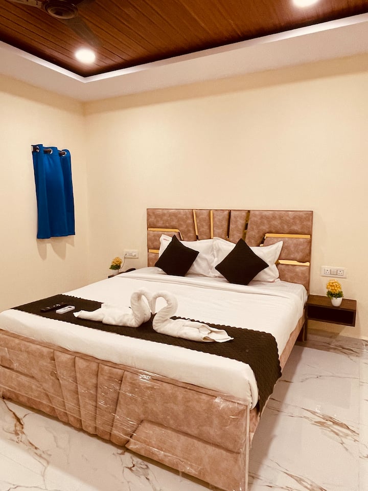 Hotel Brpalace Luxury Stay Near Shamshabad Airport - 