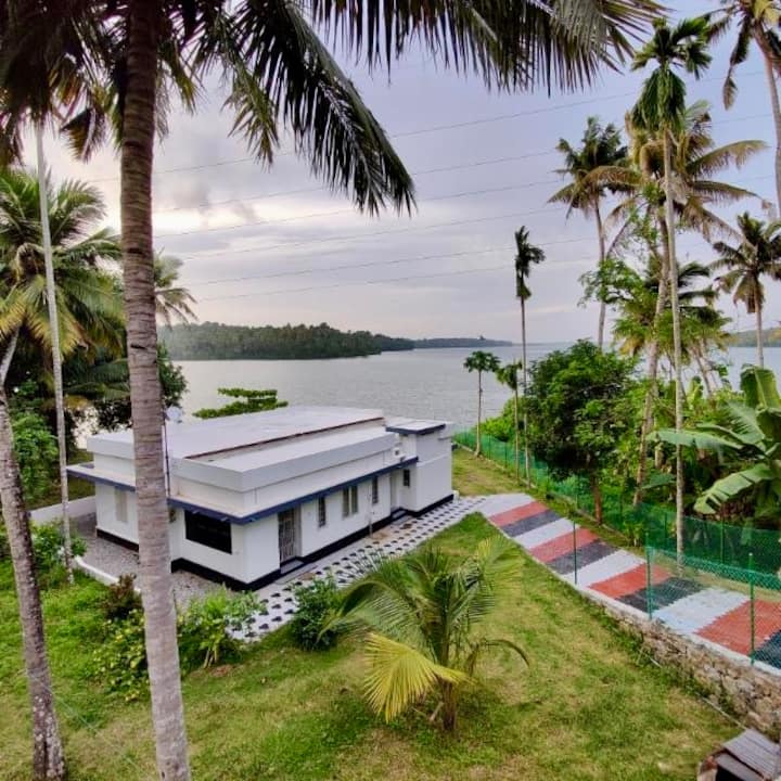Grass Meda Lake House - Kollam
