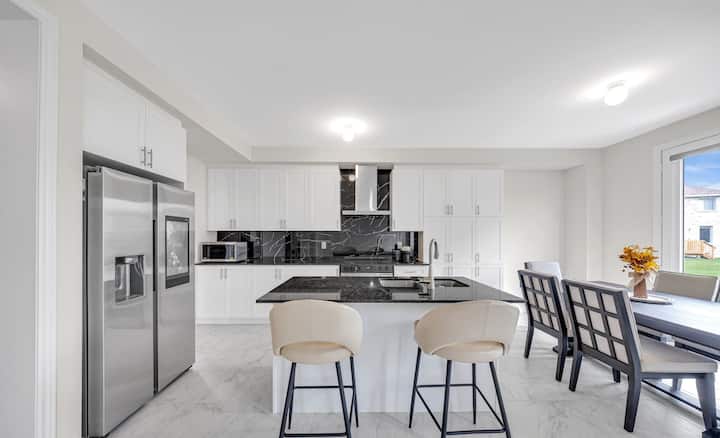 Beautiful & Bright Double Luxury New Beach Home - Georgina