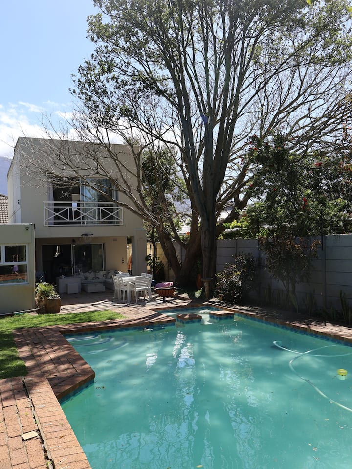 Spacious Family Home With Pool & Jungle Gym - Kapstadt