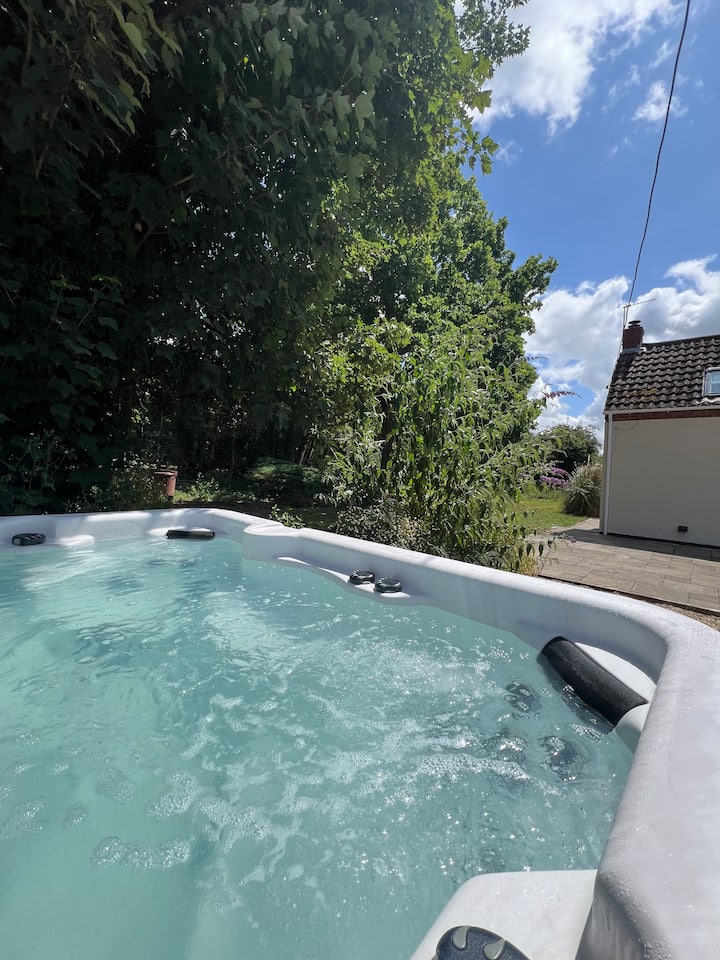Hot Tub Countryside Escape On The Norfolk Broads - Hemsby