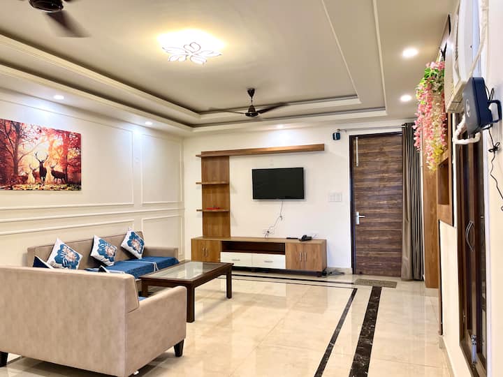 2bhk Flat Whispering Birds Homestay In Rishikesh - Rishikesh