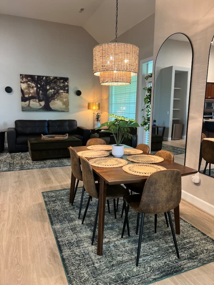 Luxe Eagle Escape |Private Balcony |Walk To Dining - Eagle Island State Park, Eagle