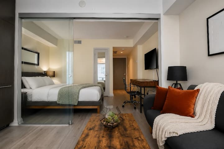 Stellar View 1br Condo - Toronto