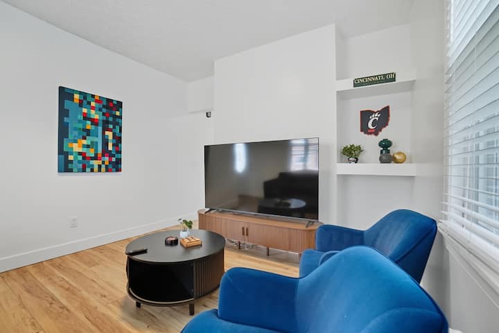 Cincy Sports Retreat | Sleeps 8 + Fire Pit & Grill - Cincinnati, OH