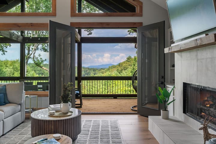 Summit Comfort: Elevated Stays, Refined Living - Ellijay, GA