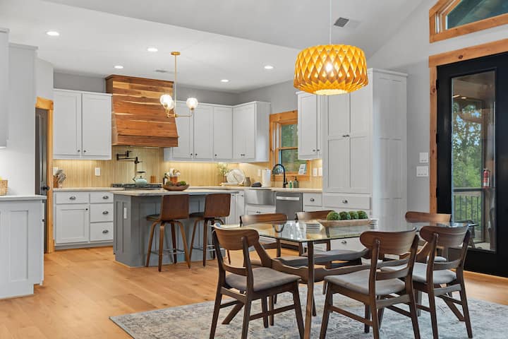 Ellijay Luxury Retreat | Hot Tub | Views| Gameroom - Ellijay, GA