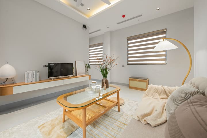 Balcony/1 Min To Westlake/netflix/washer/kitchen - Hanoi