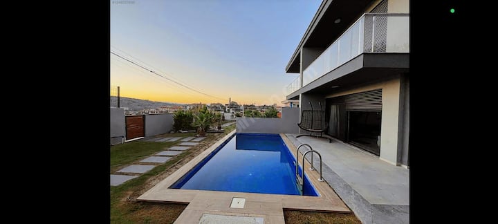 4+1 Lüx Villa öZel Havuzlu Merkezi Sistem Klima - Çeşme