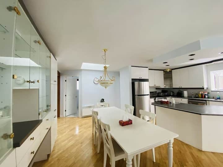 Cozy 4-bedroom Family Home On A Quiet Street - Brossard