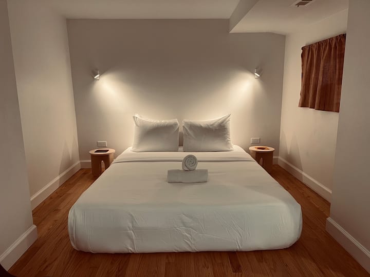 Modern Studio, Cozy Vibes In Vibrant Logan Square! - Chicago, IL