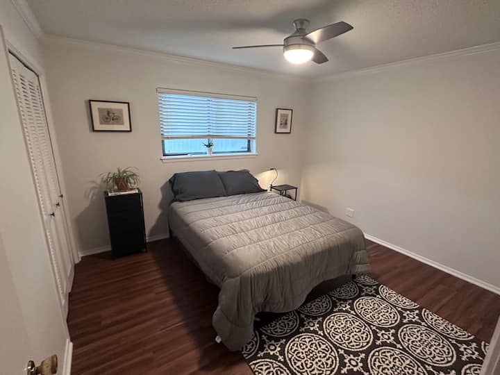Room W/private Bath 15 Minutes To Zilker Park - Austin, TX
