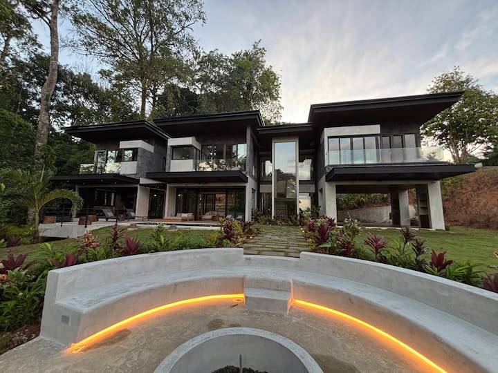 Uvita Luxury, New, 5 Bdrs, Close 2 Beach! - Limon