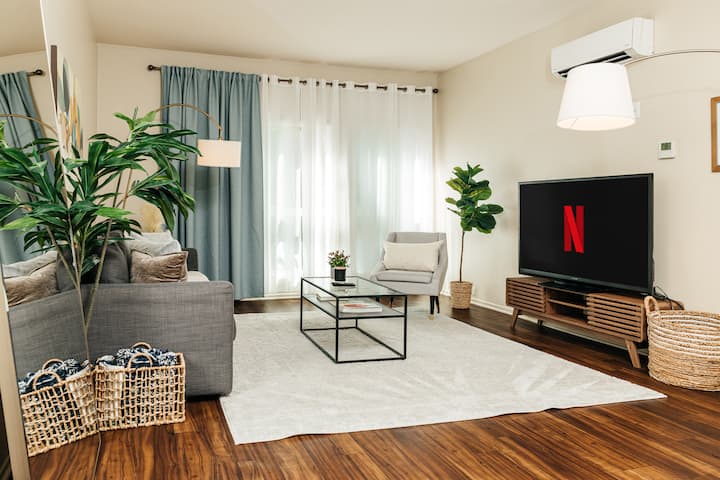 Signature One Bedroom Apartment - Valley Village - Los Angeles