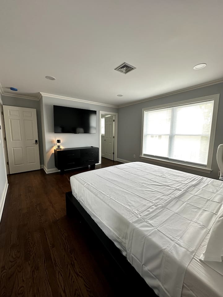 Private Master Bedroom For Rent - Greenwich, CT