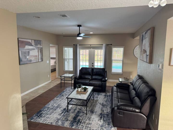 Family Retreat With Pool & Comfort - Hudson