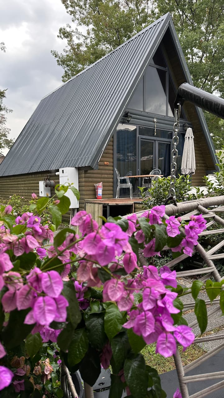 Sapanca Merkezde Isıtmalı Havuz Jakuzili Bungalov - Sapanca