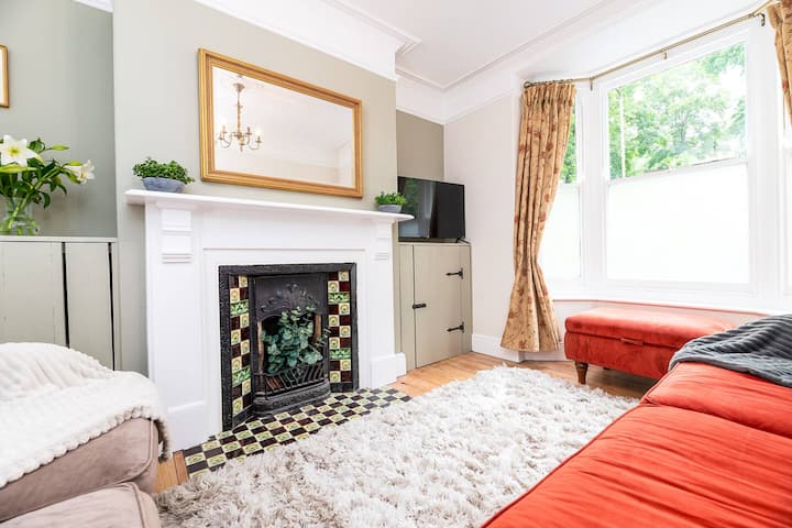 Bright 3br 2ba Home Close To Lincoln Hospital - Lincolnshire