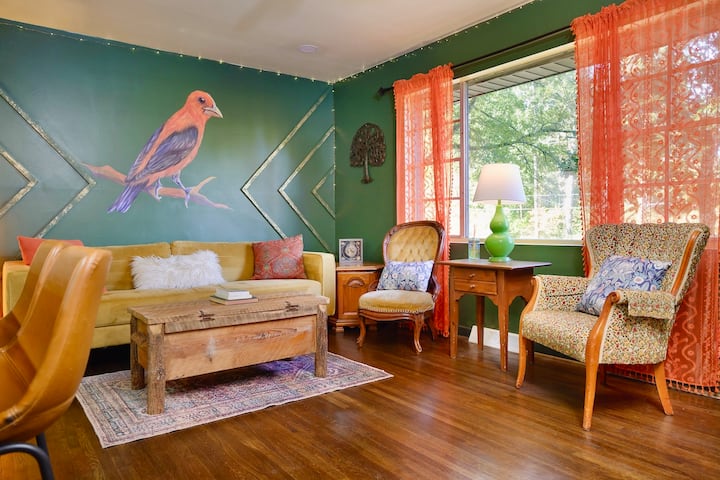 Nature-inspired Mountain Retreat In Birmingham - Birmingham, AL