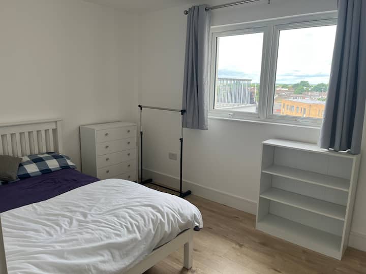 1br Near Luton Station, Fast Wi-fi & Sunny Balcony - Luton