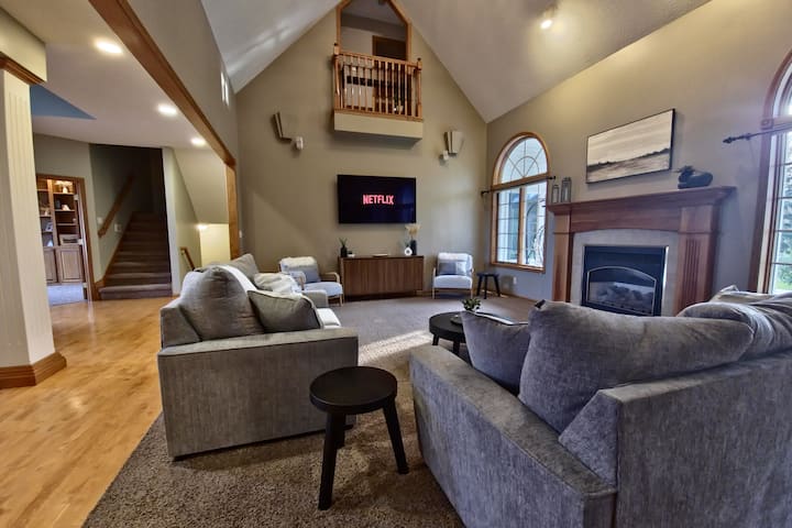 Luxury 6br Home In Desired Neighborhood - Fargo, ND