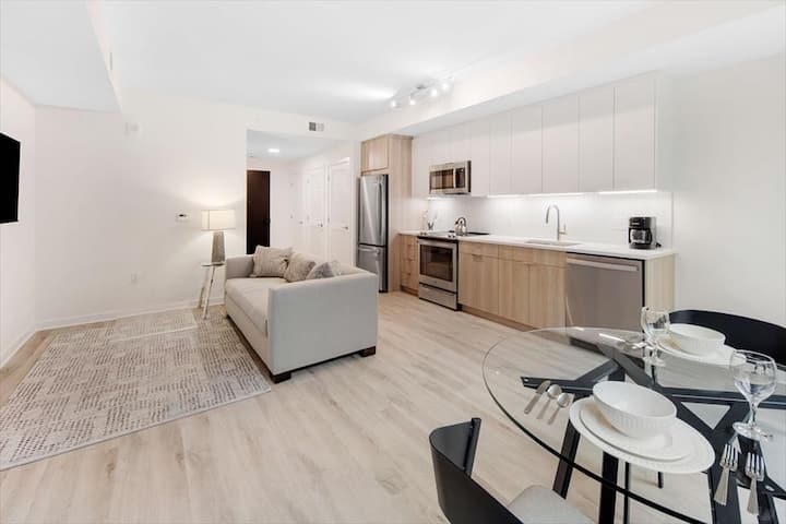 Prime Location, Near Mall Deluxe Suite - Washington, D.C.
