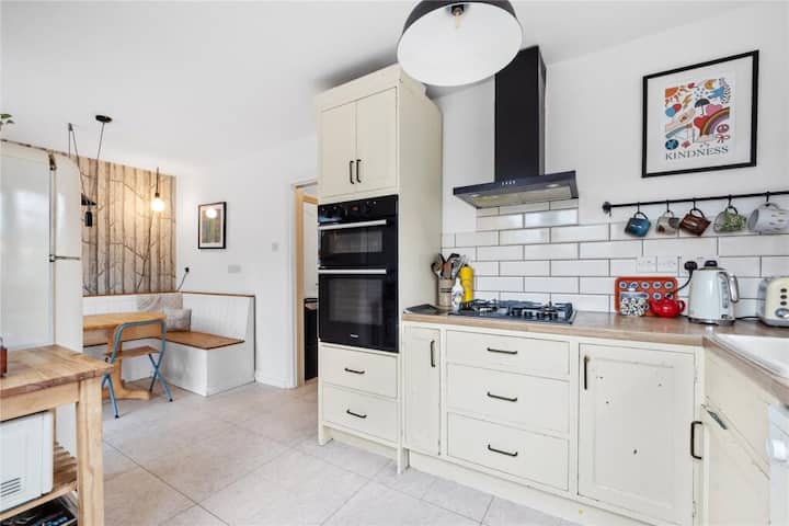 Bright And Spacious 3bd Semi With Large Sofa Bed - Lyme Regis