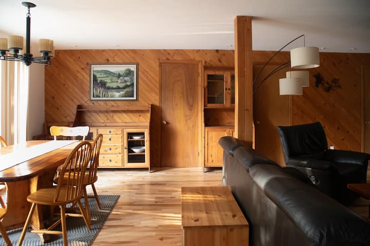 Cozy Ski Cottage On Mount Sutton - Sutton