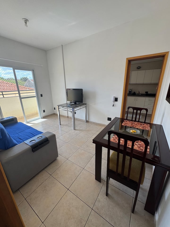 Ap12 - Tranquilo E Espaçoso. C/ar E Sacada. 70m2 - Araraquara