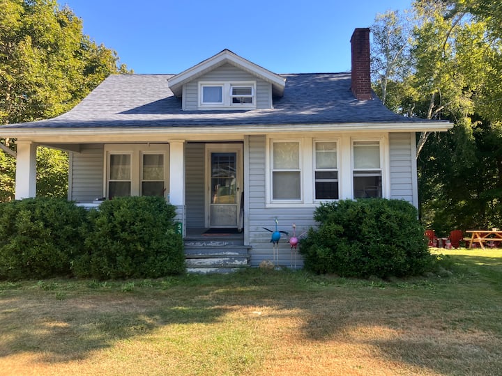 Cozy Country Cottage - Sandy Lake, PA