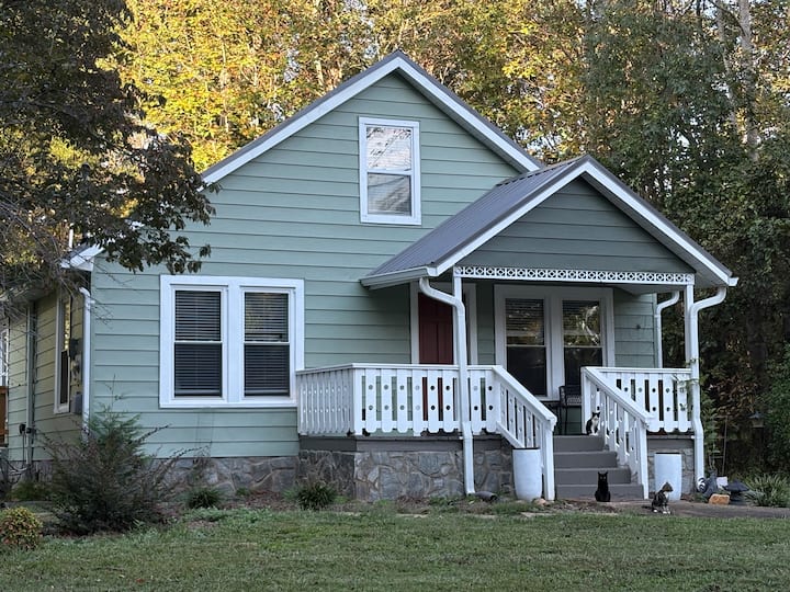 The Cozy Cottage - モーガントン, NC