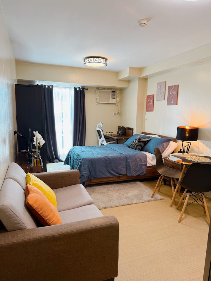 Chic City Studio | It Park + Pool Access - Cebu City