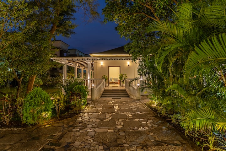 Villarouz-luxury Pool| Vagator|jacuzzi|chef|garden - Goa