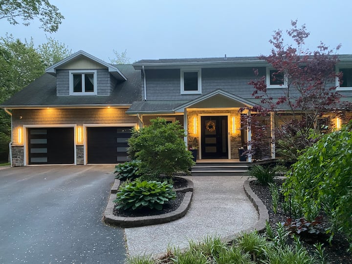 Charming Family Lake House In Halifax - Nova Scotia