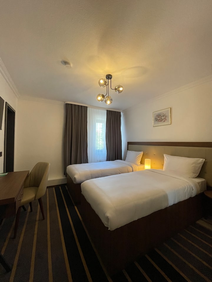 Hotel Room With 2 Single Bed - Hallbergmoos