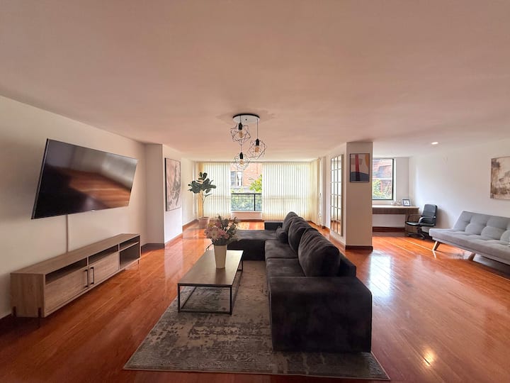 Amplio Apartamento De Lujo Junto A El Tesoro - Medellín