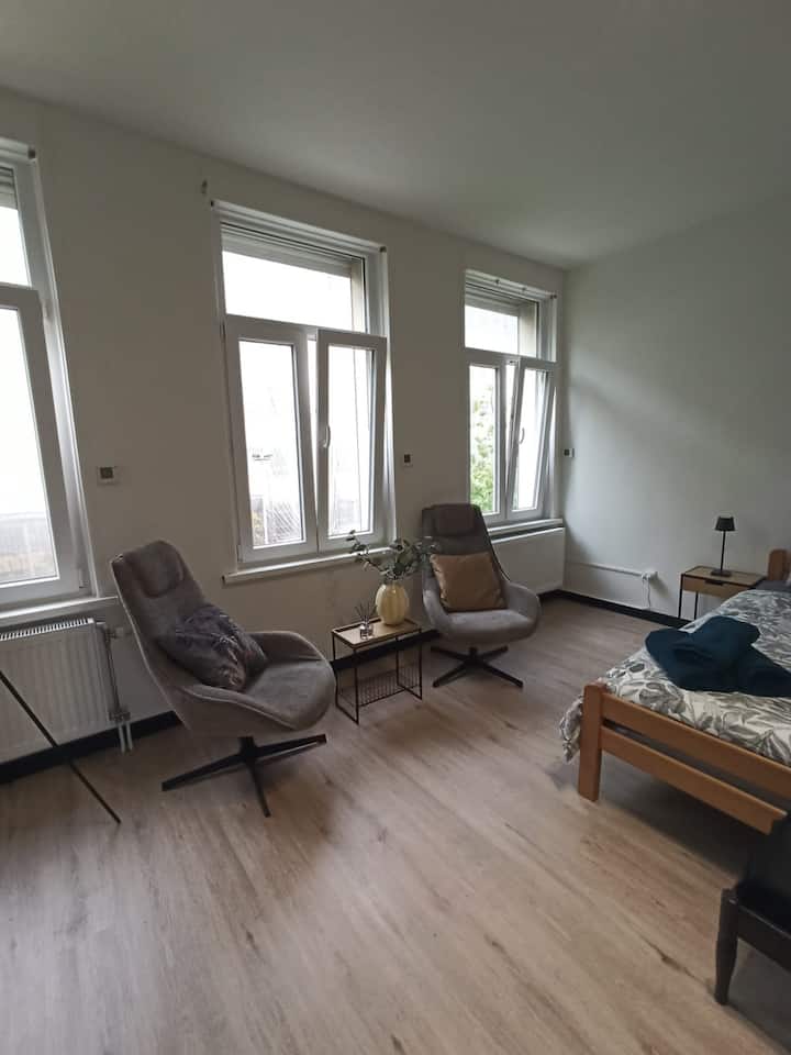 Bright & Cozy Flat By Midi Station - Anderlecht