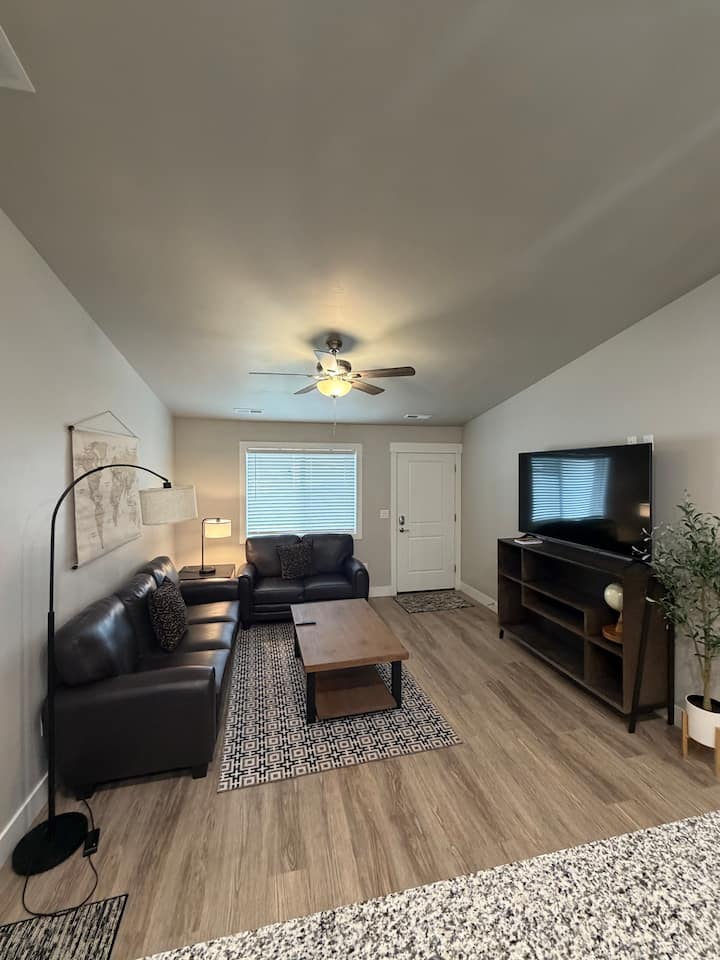 Home Away From Home New 1 Bedroom Twin Home - Pocatello, ID