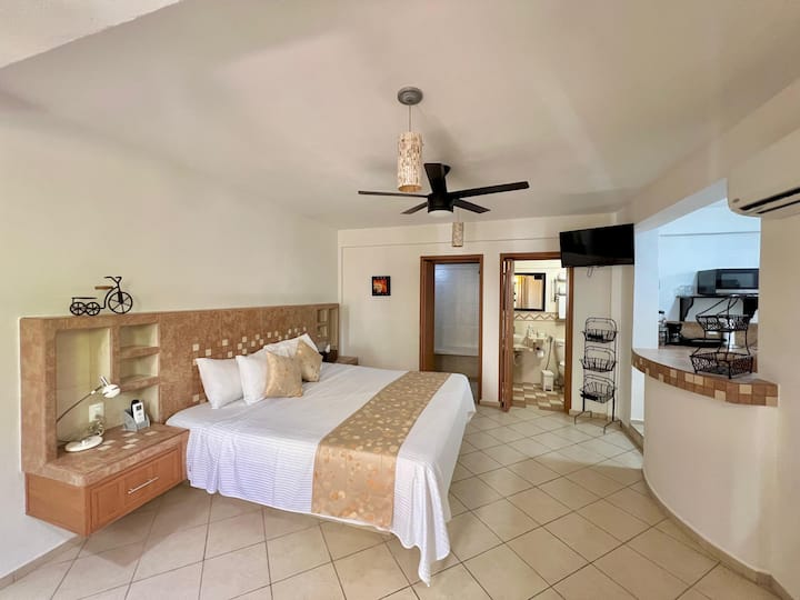 Suite 002 Cama King Size + Sofá Bed + Cocina - Isla Mujeres