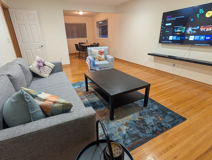 Spacious Retreat, Near Downtown|airport|university - Calgary