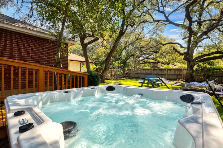 Modern New Listing-hot Tub-gameroom-great Locaton! - Alamo Heights, TX