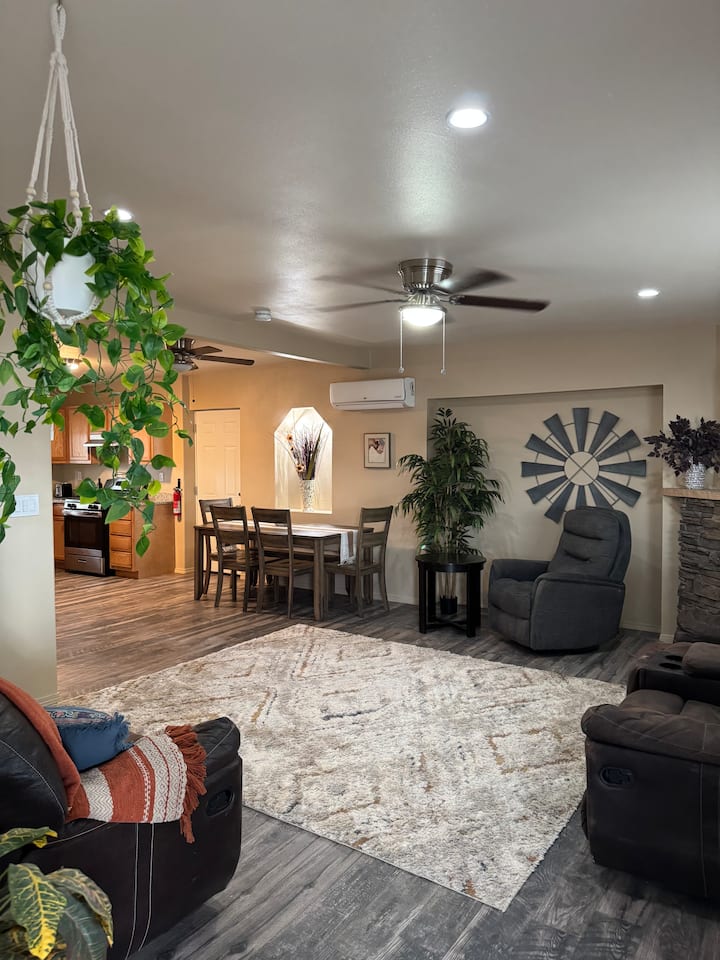 Modern 4br +Balloon Fiesta Views+pickleball Courts - Rio Rancho, NM