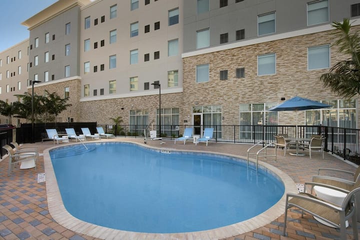 2 Comfortable Stay! Art Deco District! Breakfast! - Miami, FL