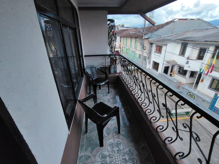 Cómodo Y Central En Filandia - Filandia