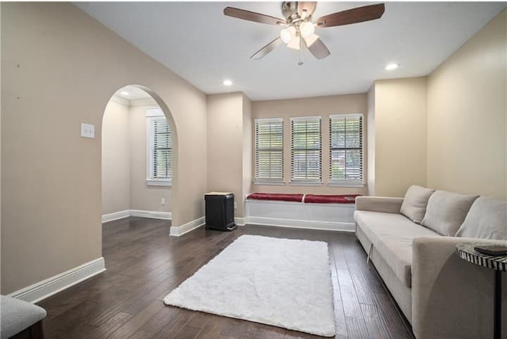 Spacious 4-bedroom Villa; Perfect For Vacations - Mobile, AL